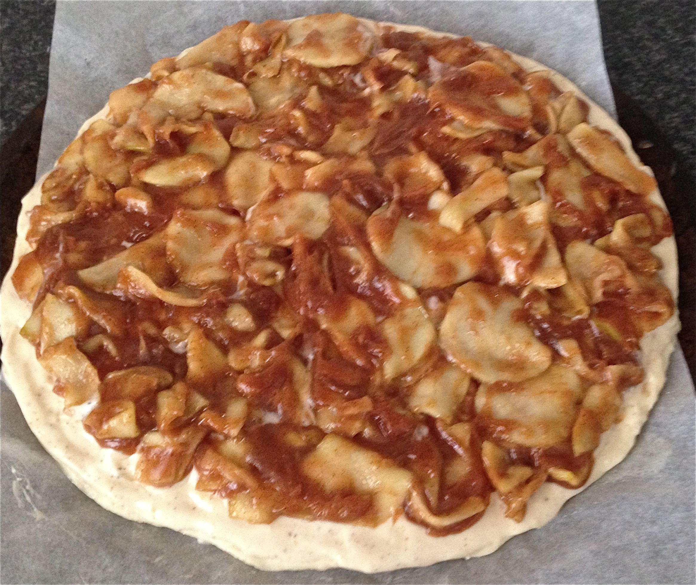 Apple Crumble Pizza recipe – Sweet Tooth Experiments